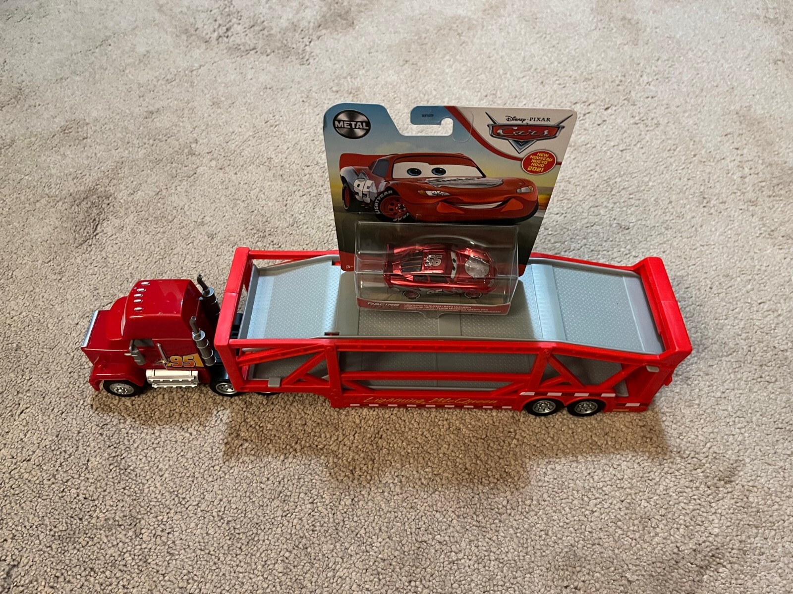 Cars Disney Pixar Die-Cast Deluxe Mack Rust-Eze Racing