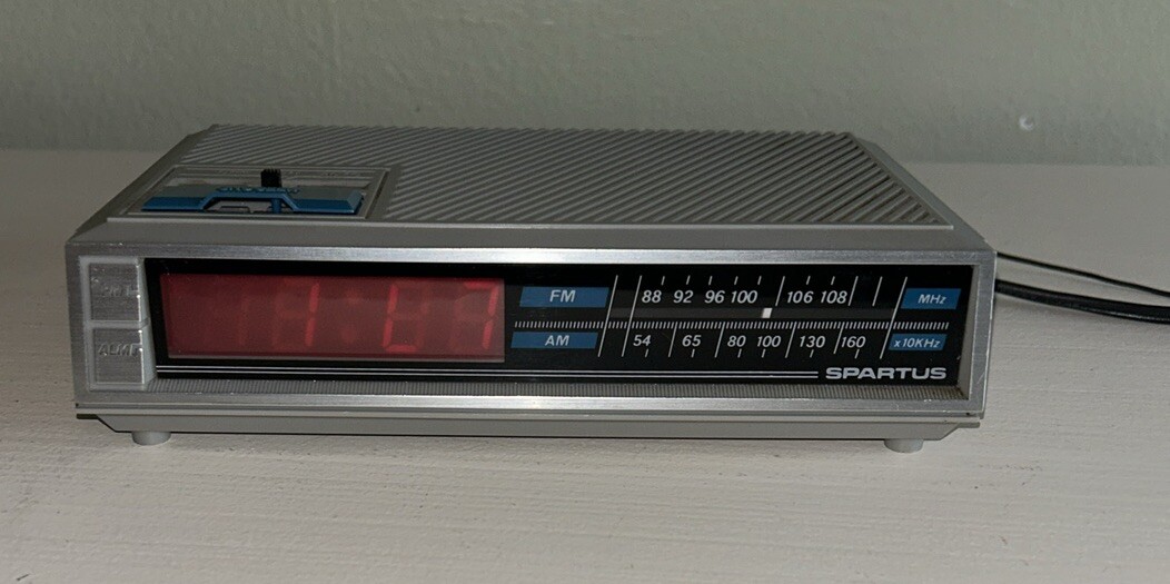 Vintage Spartus Alarm Clock Radio Model No. 0105 Tested & Works. | eBay