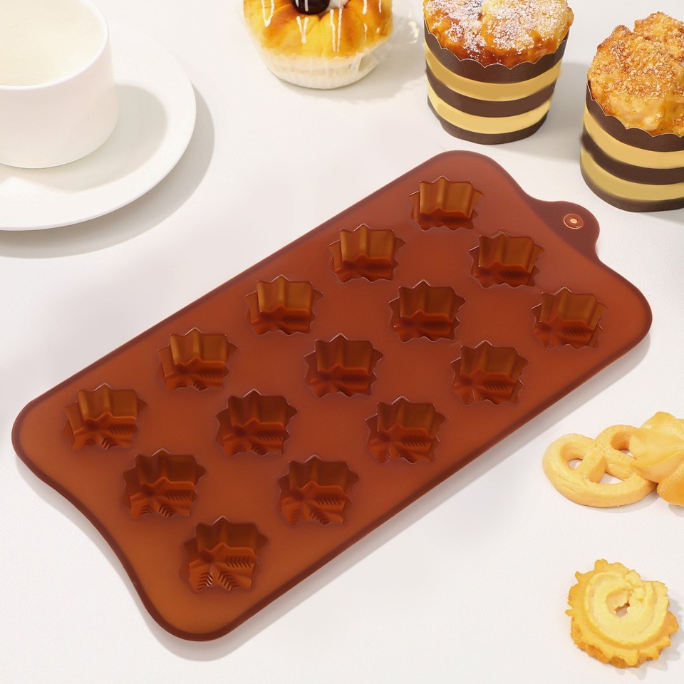6 Pcs Chocolate Moulds Cartoon and Maple Leaf Shape Silicone Candy ...