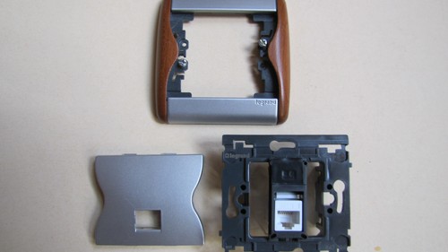 Legrand 84342 87770 82480- RJ45 6 Sagane Xélio bois cerisier d'orient ...