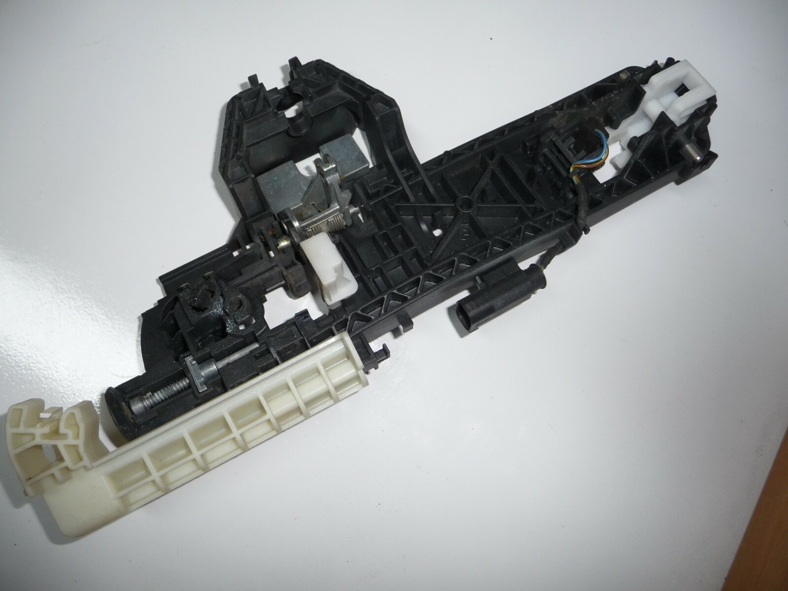 2012-18 Mercedes Front Right Side Exterior Door Handle Bracket ...