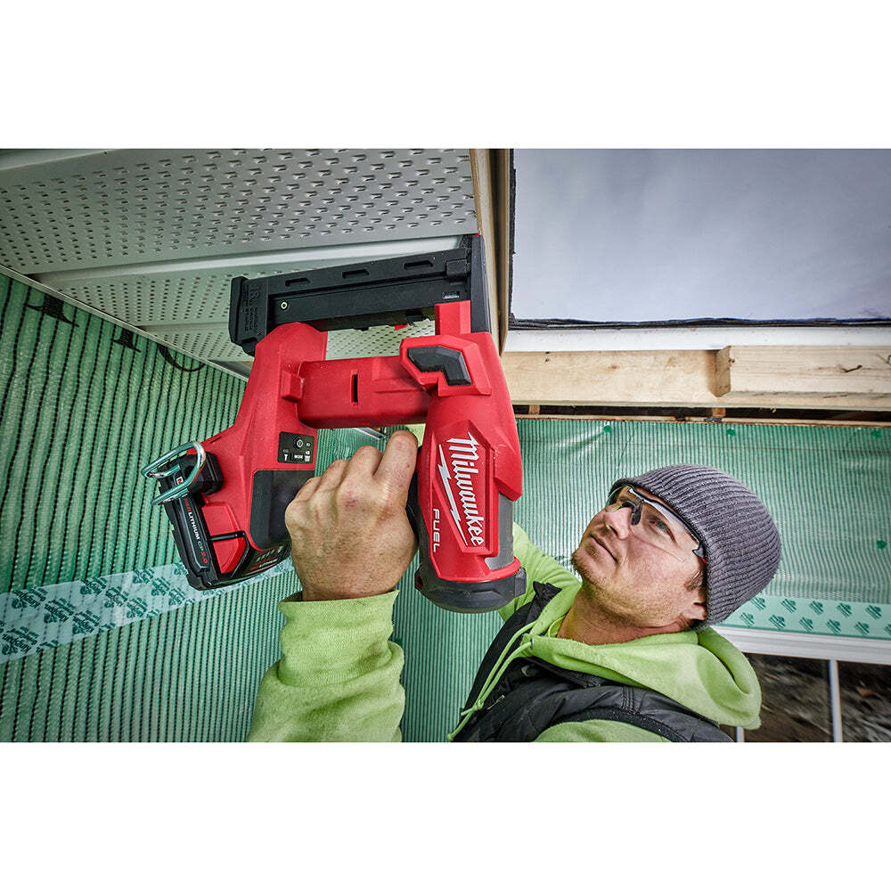 Milwaukee 2749-20 M18 FUEL 18V 18-Gauge 1/4" Narrow Crown Stapler ...
