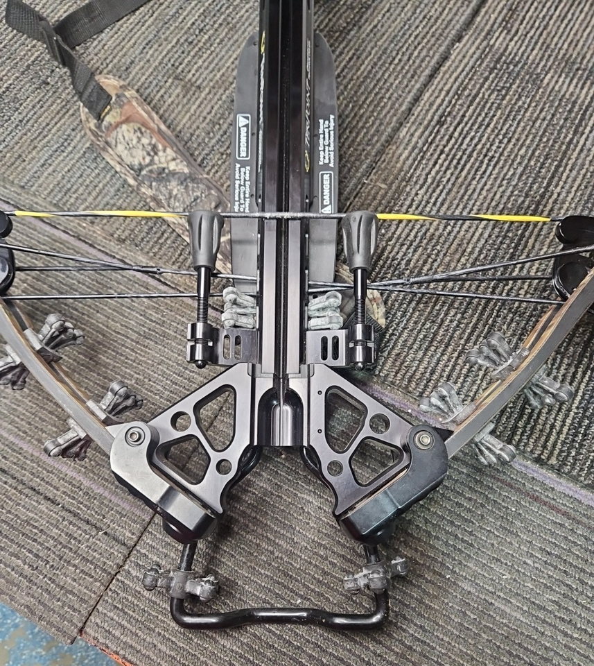 TenPoint Stealth SS Crossbow with Scope, Quiver, 7 Arrows, Soft & Hard ...