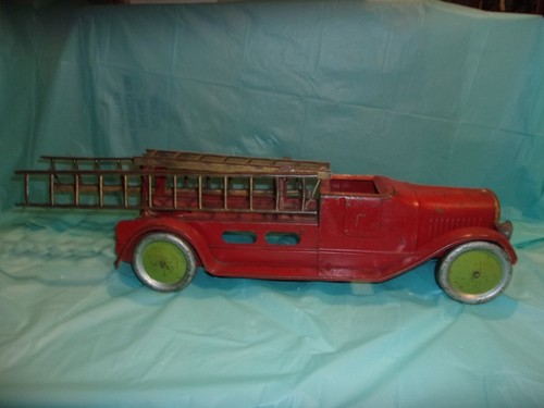 VINTAGE ORIGINAL VERY HARD TO FIND! "REPUBLIC" FRICTION DRIVE FIRE ...