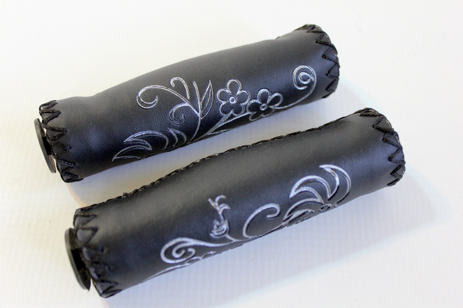 PAIR OF BLACK LADIES Bike HANDLEBAR GRIPS Vintage Bicycle Retro SYDNEY ...