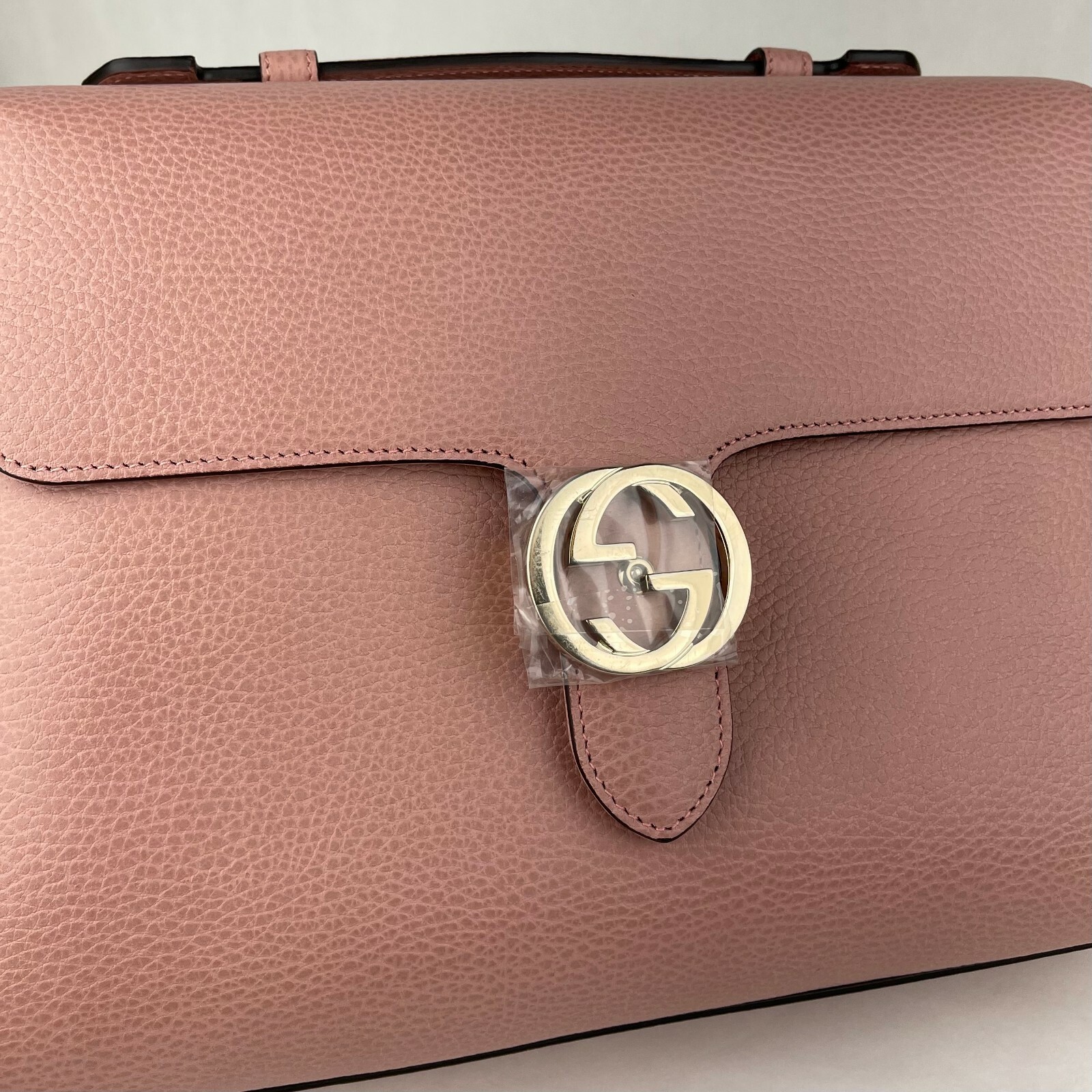 Gucci Powder Pink Leather Large Interlocking G Crossbody Chain Bag ...