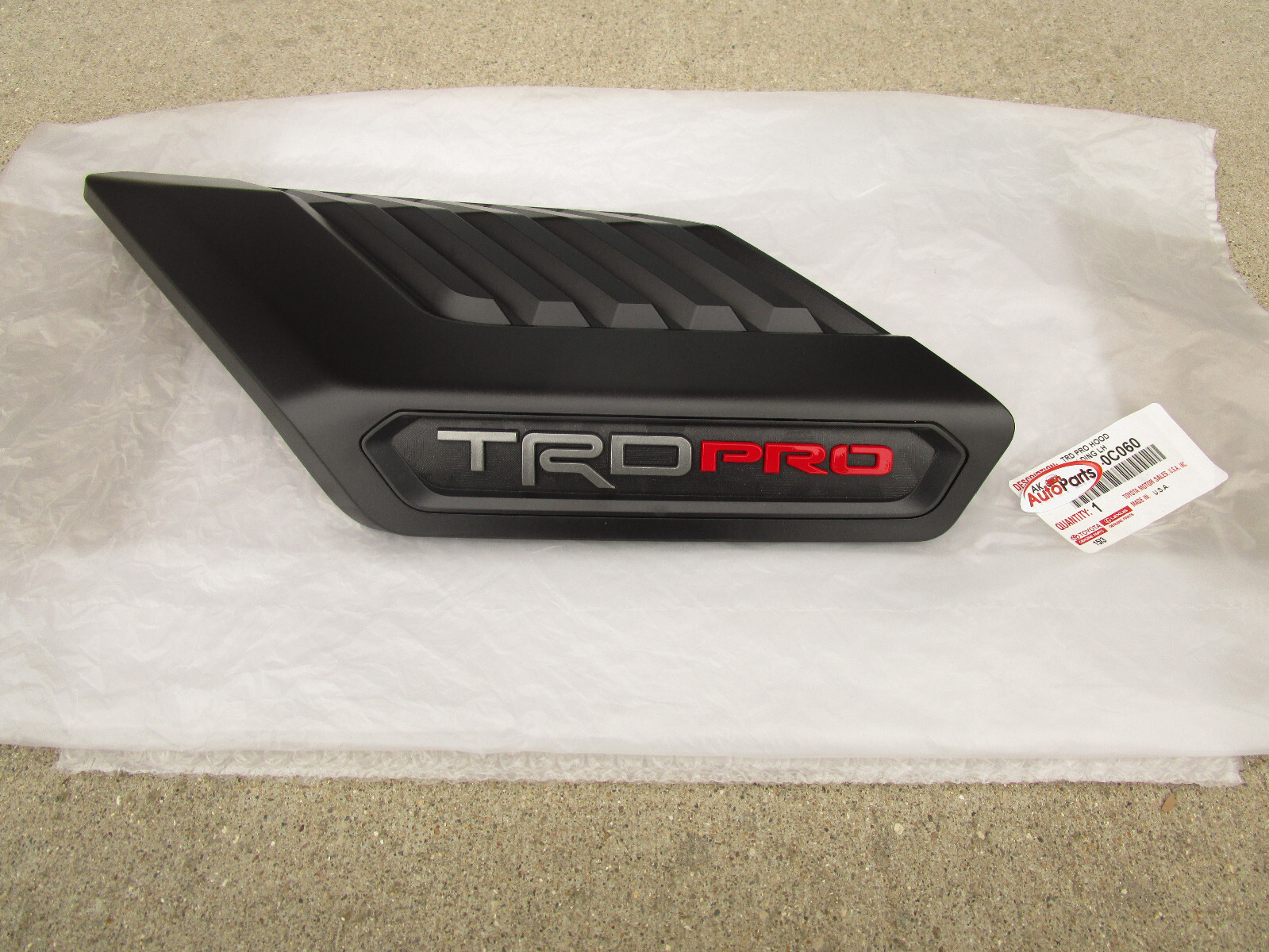 23 - 24 TOYOTA SEQUOIA TRD PRO FRONT LEFT HOOD SCOOP COVER EMBLEM BADGE ...