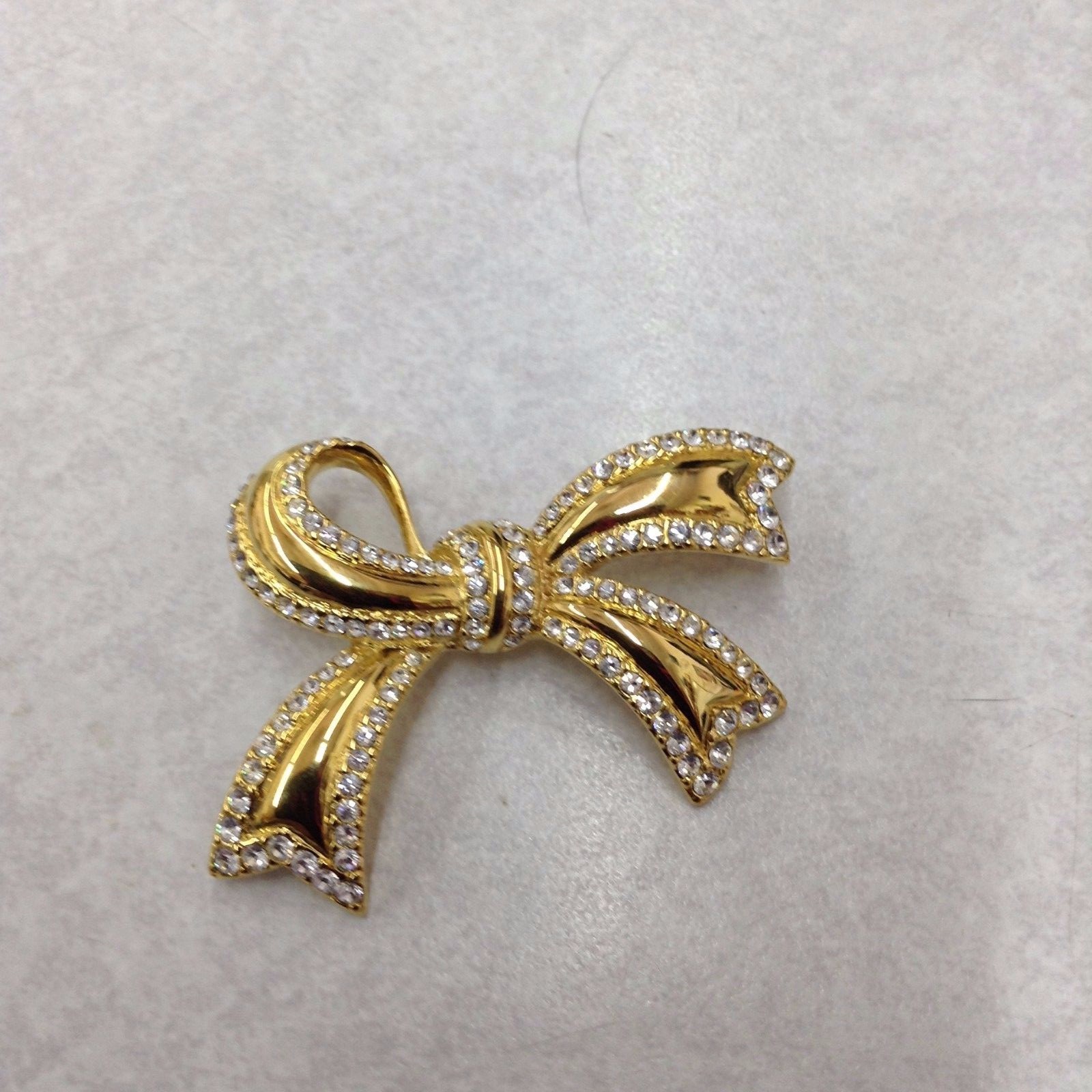 VINTAGE MONET BOW PIN TRIMMED IN RHINESTONES GOLDTONE | eBay
