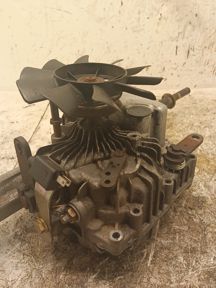 John Deere D120 D130 D140 D150 Lawn Mower Tuff torq Trans (484 hours ...