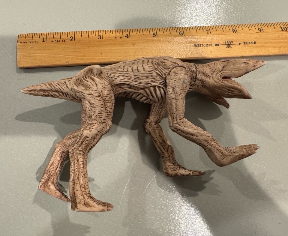 Bandai Stranger Things Demodog Action Figure Demo Dog Figurine Netflix ...