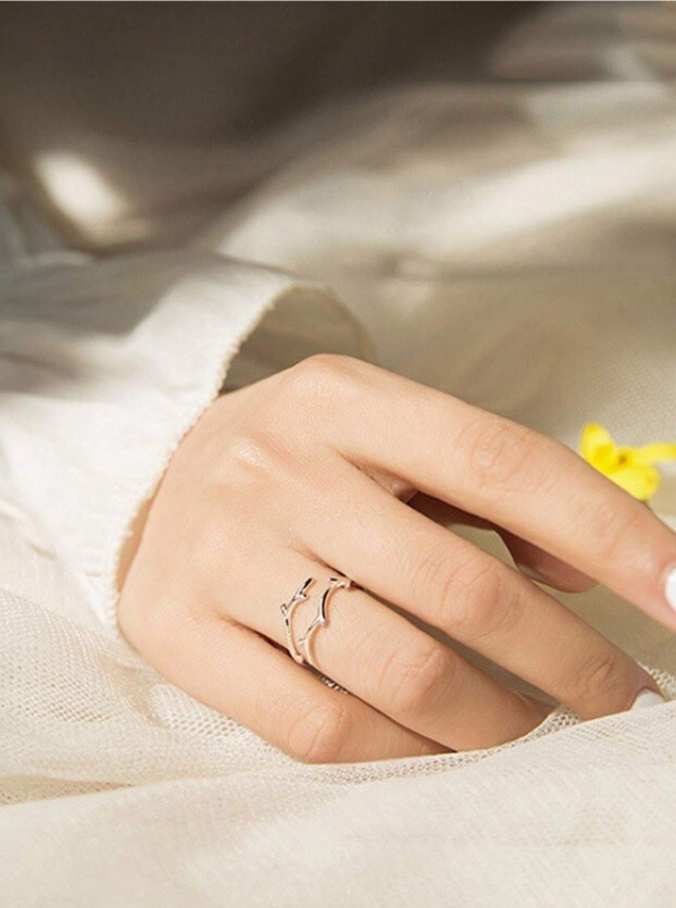 Elegant Unique Design Fashionable Women's Anniversary Finger Ring In ...