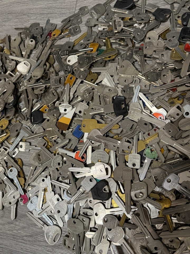 HUGE LOT 20 POUNDS VINTAGE UNCUT KEY BLANKS Hundreds Steampunk ...