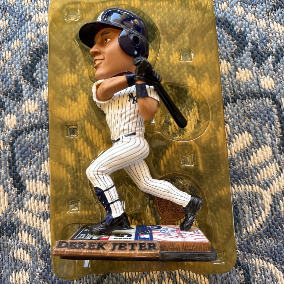 Derek Jeter NY Yankees Forever Collectibles Legends of The Diamond ...