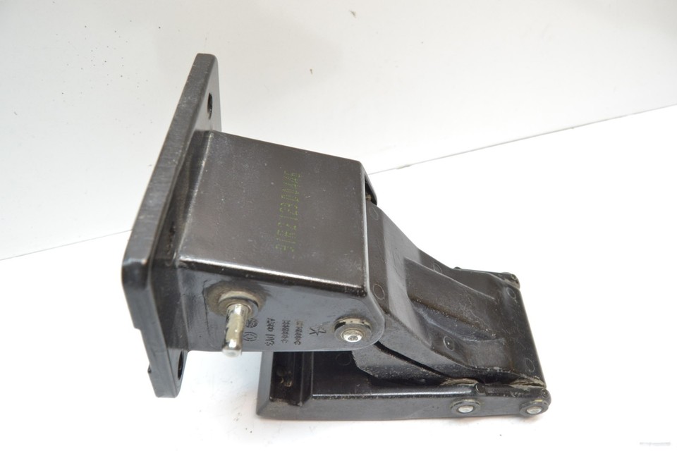 2019-2022 RAM 1500 Power Crew Board Mounting Bracket RH Right Rear Used ...
