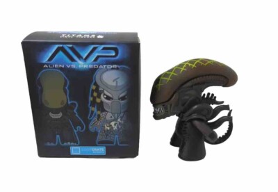 AVP Alien Vs Predator Loot Crate Grid Warrior Alien Titans Vinyl Figure ...