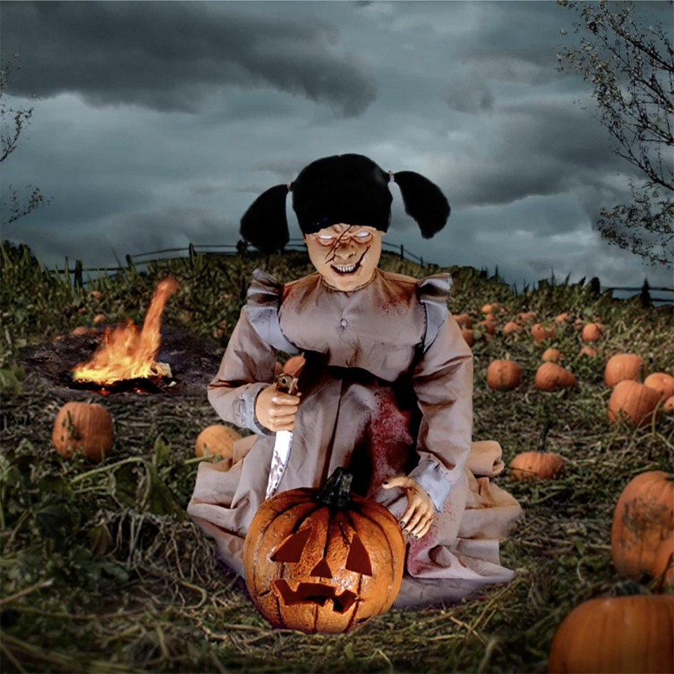 Lunging Pumpkin Carver Animatronic Halloween Girl Motion Activated ...