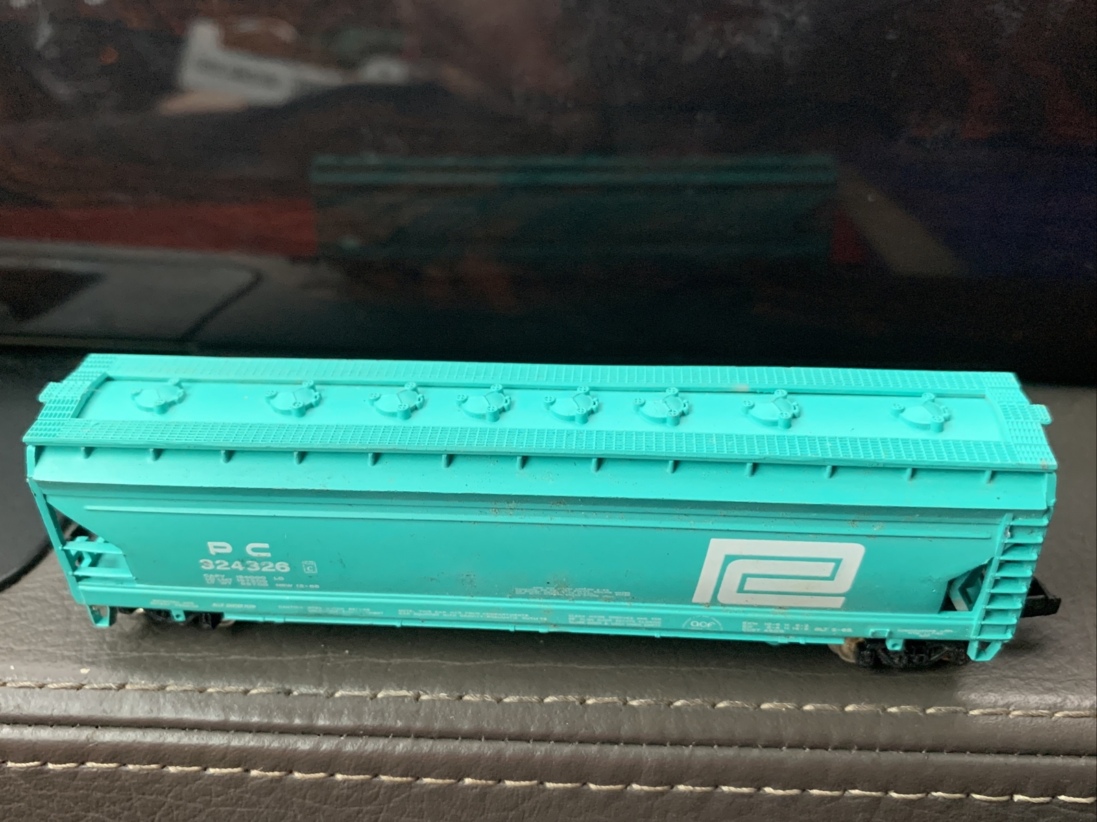 Bachmann Penn Central 4 Bay Centerflow Covered Hopper PC 324326 N Scale | eBay