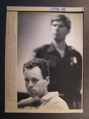 AP Wire Press Photo 1989 Lawrence DeLisle, 20 charged with 4 counts of ...