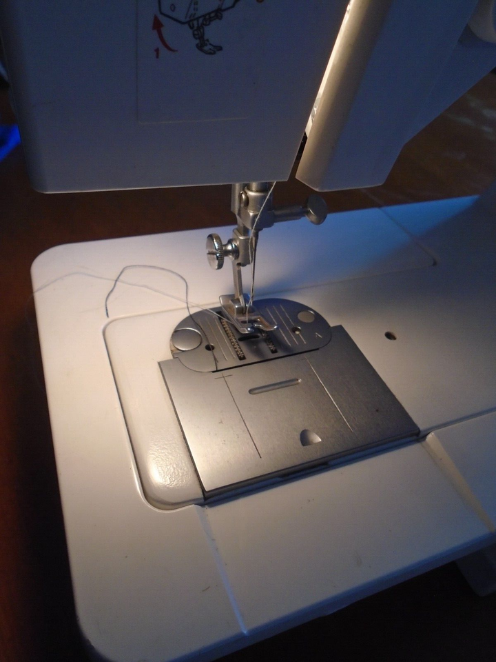 Singer 4572 Automatic One Step Buttonhole Sewing Machine FOR PARTS ONLY ...