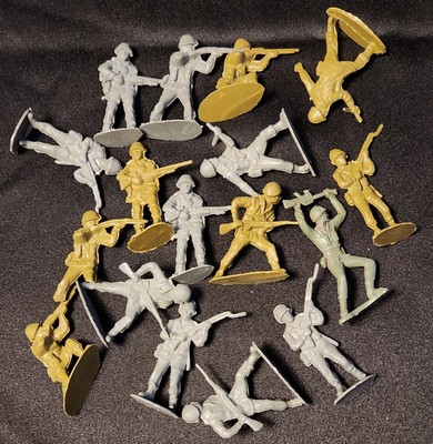Vintage Green Grey Army Men Soldiers Military Figures | eBay