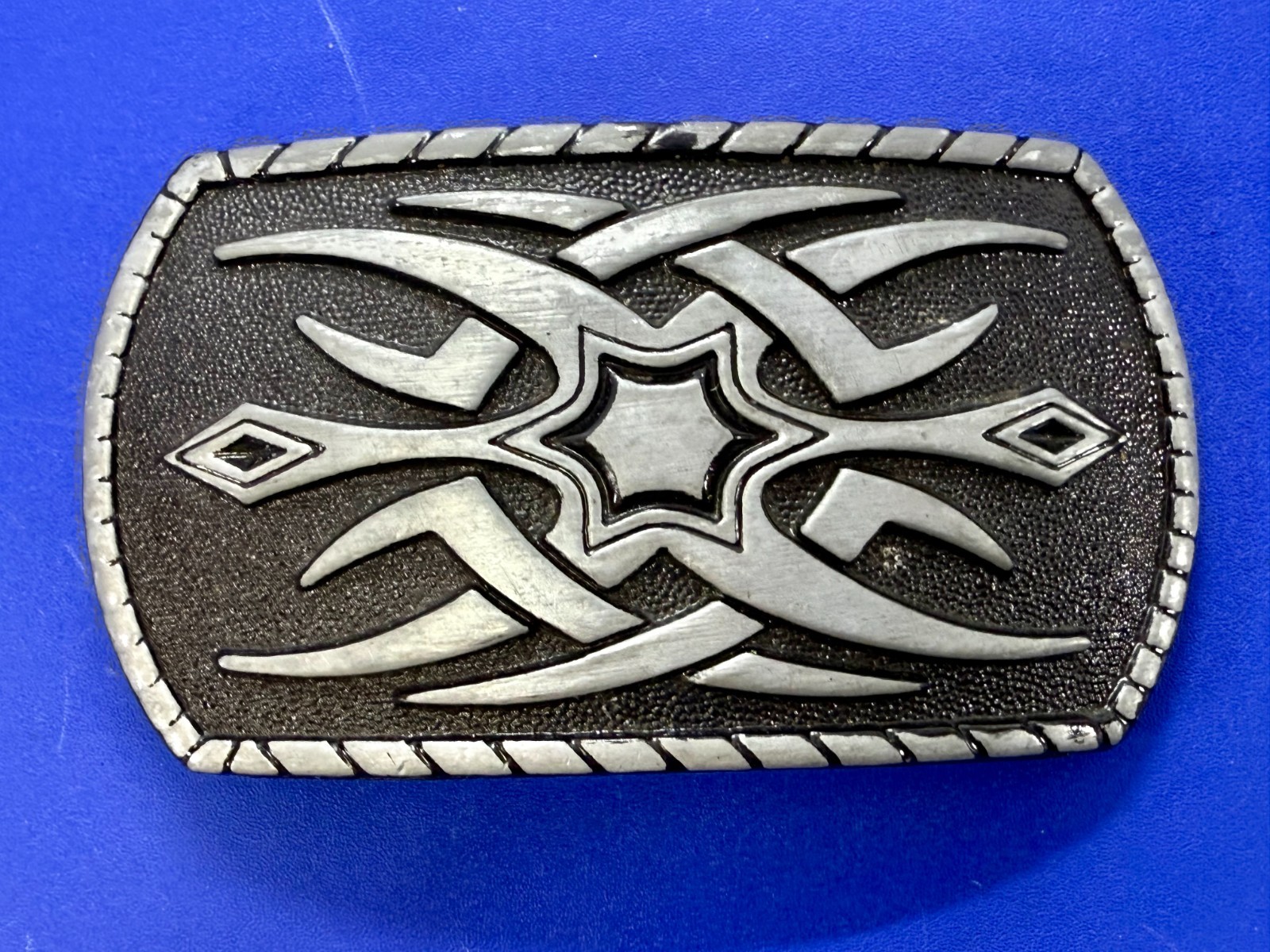 Tribal Abstract Pattern Silver / Black Color Outlined… - Gem