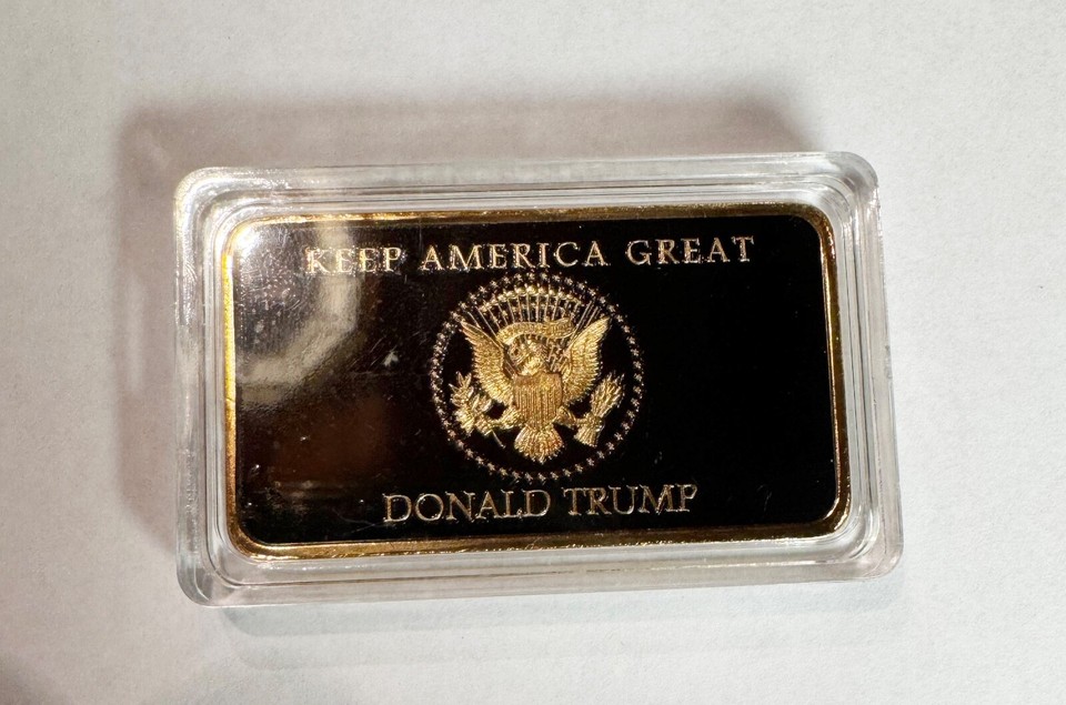 BEAUTIFUL GOLD + BLACK TRUMP BAR KEEP AMERICA GREAT Sealed + Free ...