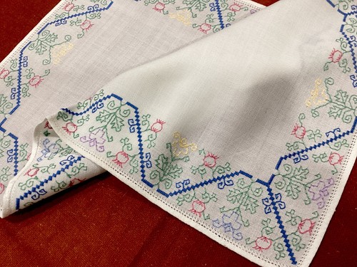 Vintage Hand Embroidered Tablecloth Centre / Tray Cloth 21x13 Inches ...