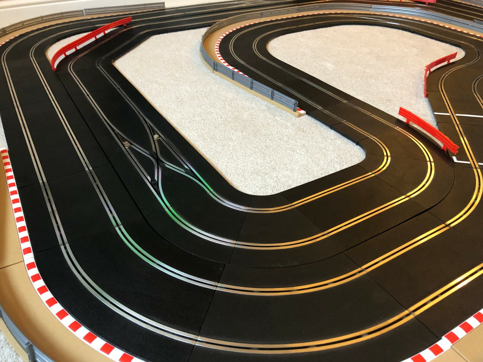 Scalextric Digital Large Layout with 3 Lane Changers / Hairpin & 4 Cars ...