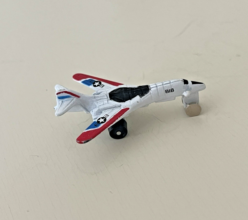 IMPERIAL 1989 Stealth Bomber Case w 16 Jets Planes Airplanes Micro ...