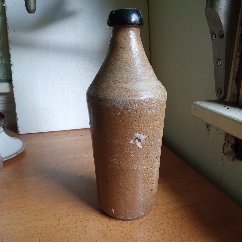 WALKER'S ROOT. EARLY SALT GLAZE STONEWARE ROOT BEER BOTTLE FROM ALBANY ...