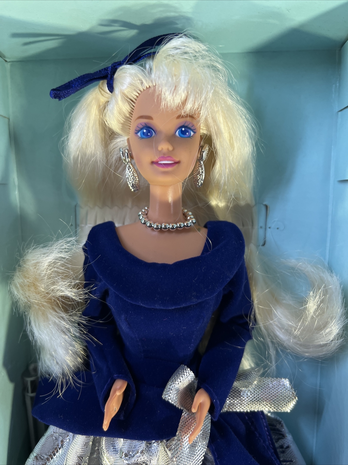 Avon Exclusive Winter Velvet Barbie Doll 1995 Mattel - 15571 ...