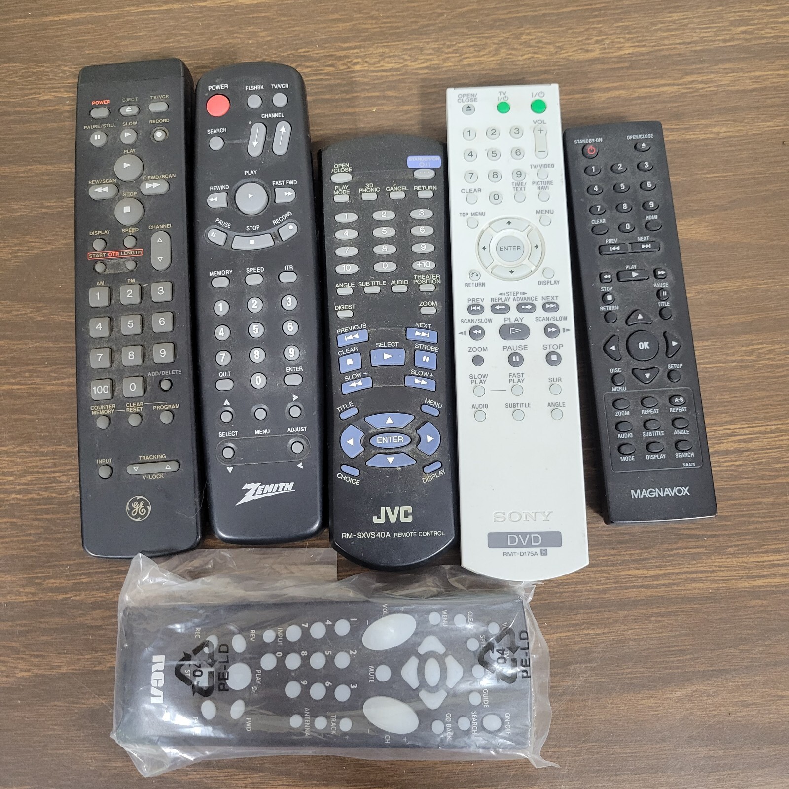 VINTAGE LOT OF 6 REMOTES RCA GE SONY ZENITH JVC MAGNAVOX RMT-D175A RM ...