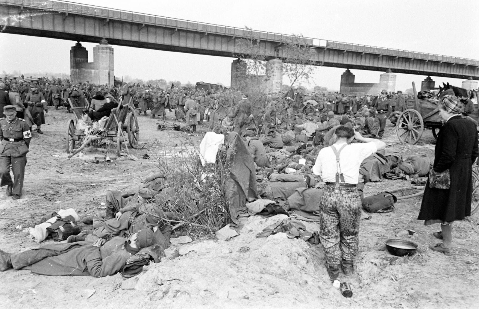 WW2 WWII Photo World War Two German Soldiers Prepare for Surrender ...