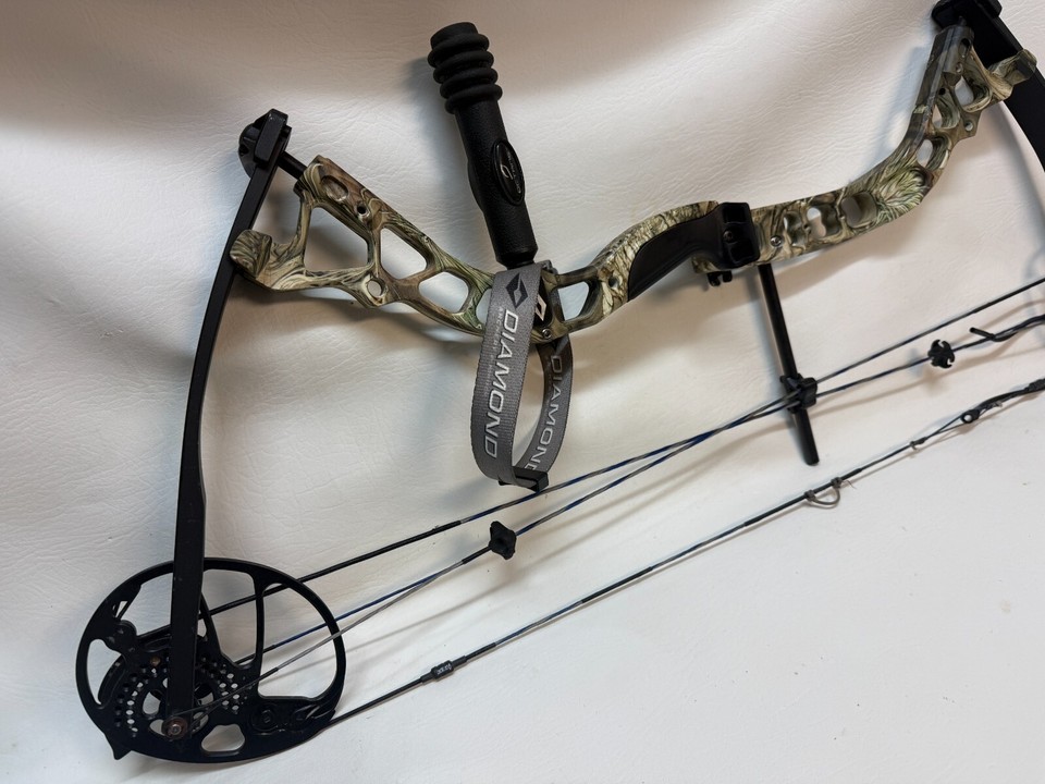 Diamond BowTech Infinite Edge Pro 5-70# 13-31in Compound Bow RH | eBay