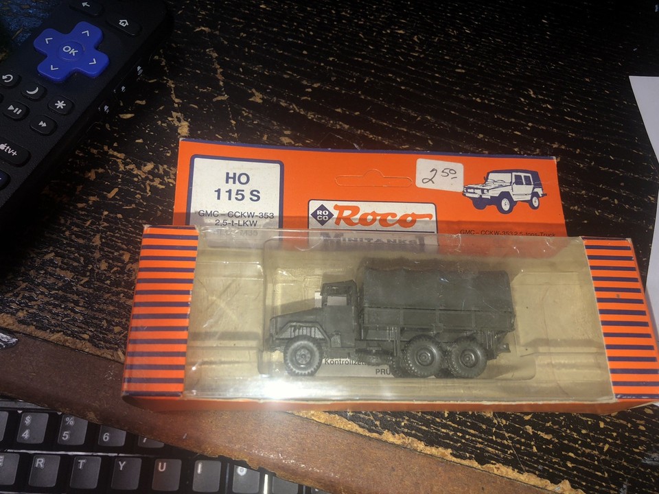 ROCO Minitanks Lot of 2 U.S.Army WW2 Vintage Dodge staff car and GMC ...