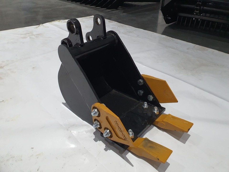 AGT New Mini Excavator 300mm Tooth Bucket Digger Machine Attachment ...