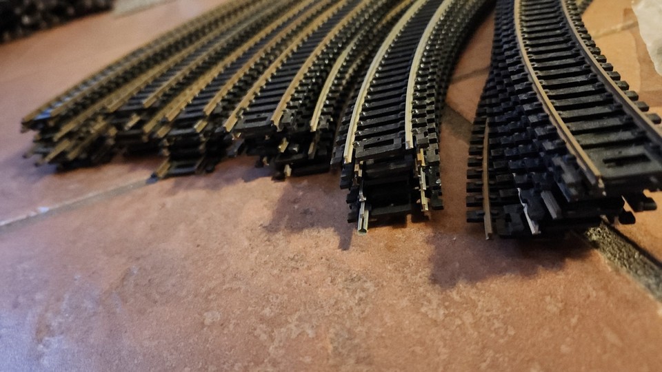 HO Train Track Lot 50 Pieces Curve Straight Atlas Snap Track | eBay