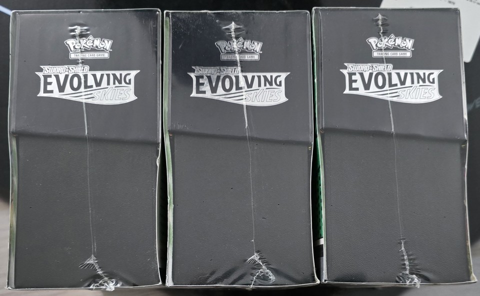 Pokémon TCG: SWSH Evolving Skies Pokemon Center Elite Trainer Box ETB ...