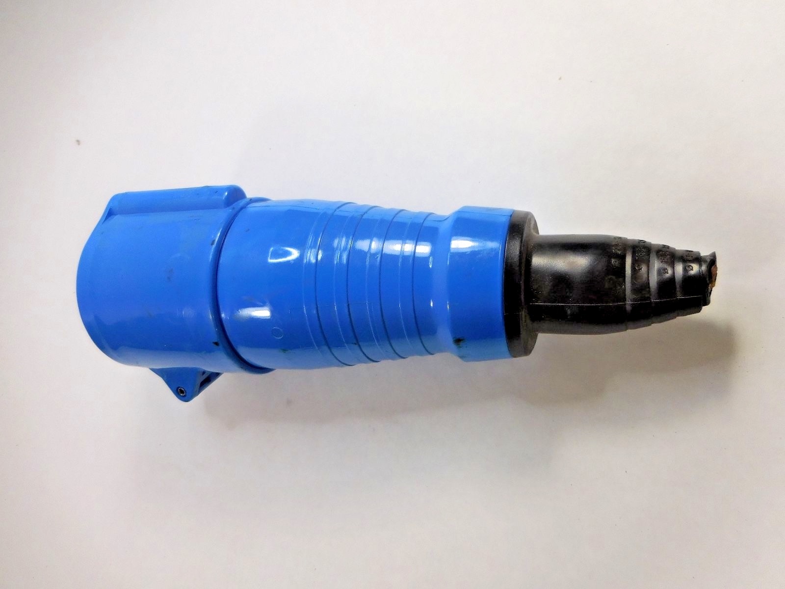 Interpower 84332201 32A-6h/200/250V 2P+ 30A/250VAC Connector (Set of 2 ...