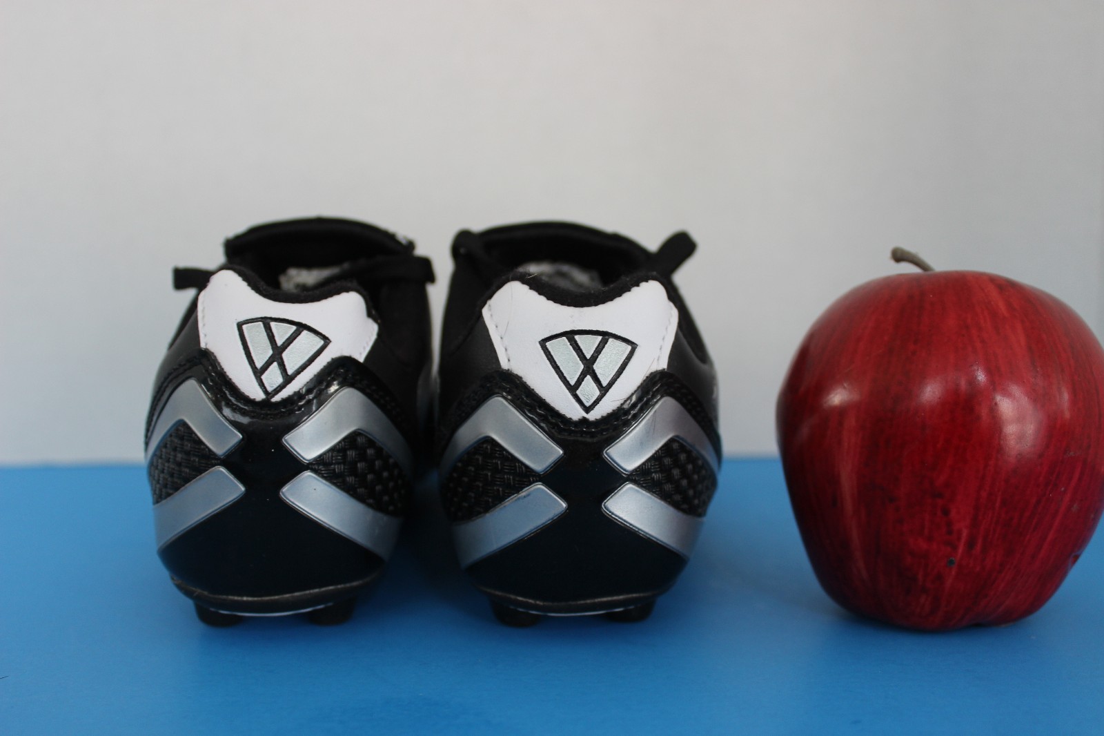 VIZARI Youth Black/White/Silver CLEATS~Size 1.5~"Verona"~Soccer ...