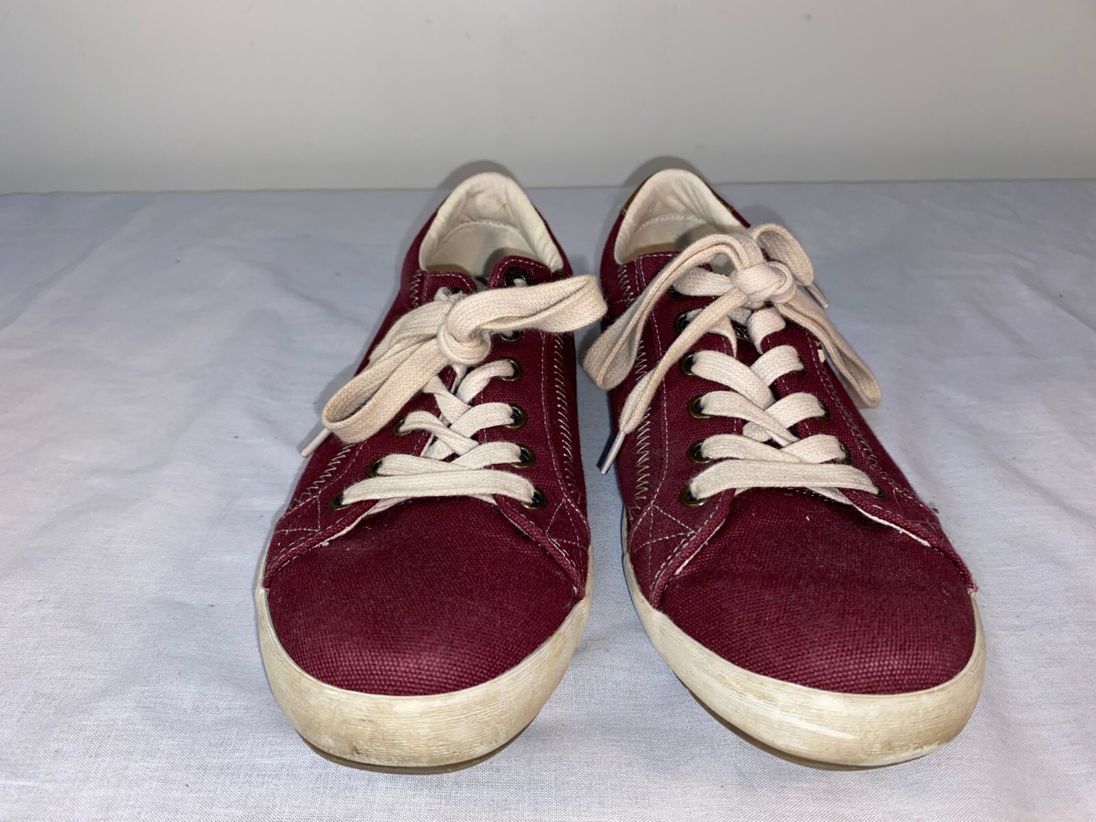 TAOS Star Burst Sneaker Shoes Women's Cranberry Red C… - Gem