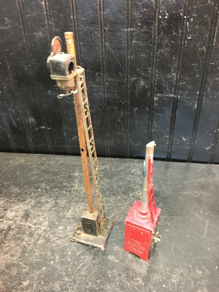 2 VINTAGE LIONEL Pre War Operating Semaphores Train Signals With ...