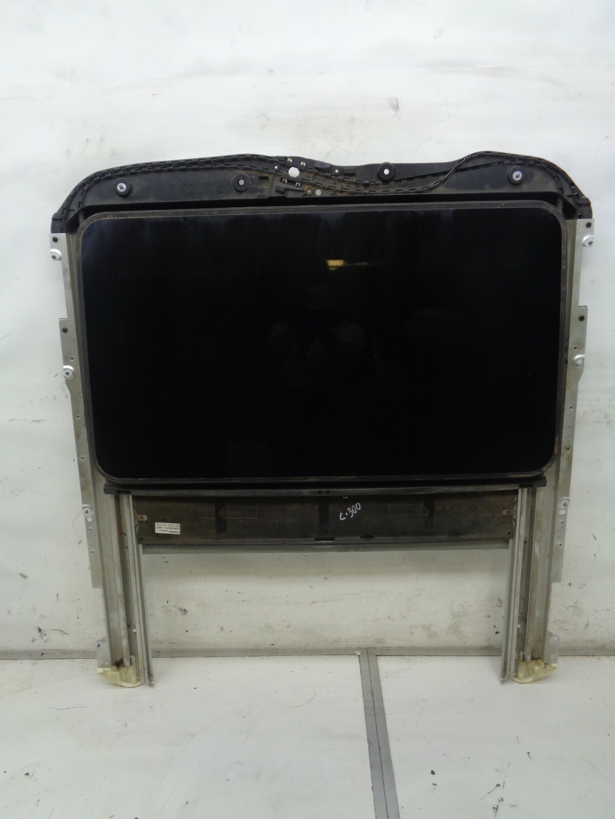 08-14 Mercedes C300 W204 Sunroof Glass Frame Track Rail Assembly OEM ...