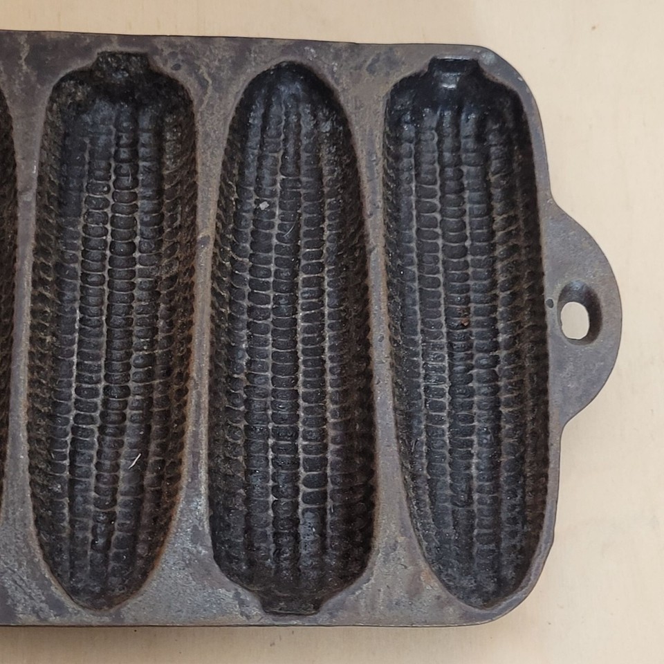 Vintage Cast Iron Cornbread Pan Made in USA Makes 7 Corn Shaped Loaves ...