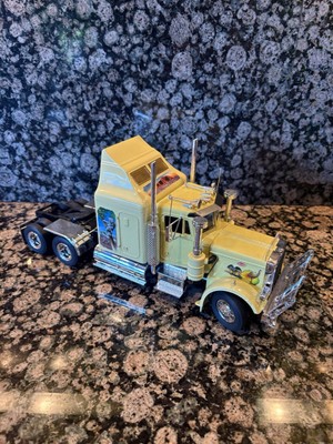 Revell 1/24 Scale 08893 - Peterbilt Road Train Truck - Yellow | eBay