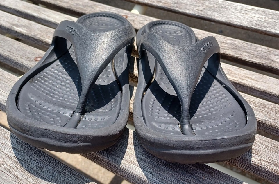 crocs athens unisex size 8 men 10 women black thongs comfort casual ...