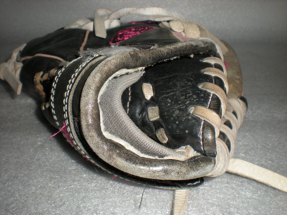 B.D.S.C Baby Ducks Premier MARVEL Softball 12" Baseball Glove Mitt ...