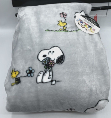 Peanuts Snoopy Grey Blanket Snoopy Woodstock Flowers Gray Soft NEW NWT ...