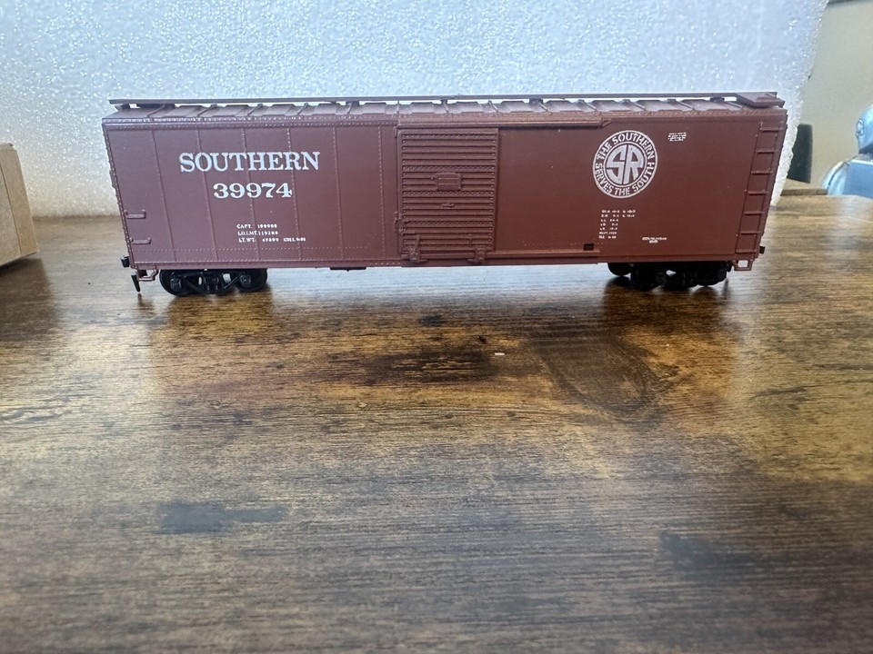 HO SCALE BOXCAR 5060 7" SOUTHERN 50' SLIDING DOOR -ATHEARN SEE DETAILS ...