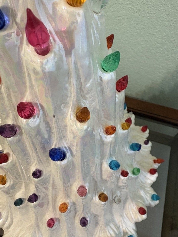 Beautiful VTG 20” Volcano Lava Light Up Ceramic White Christmas Tree ...